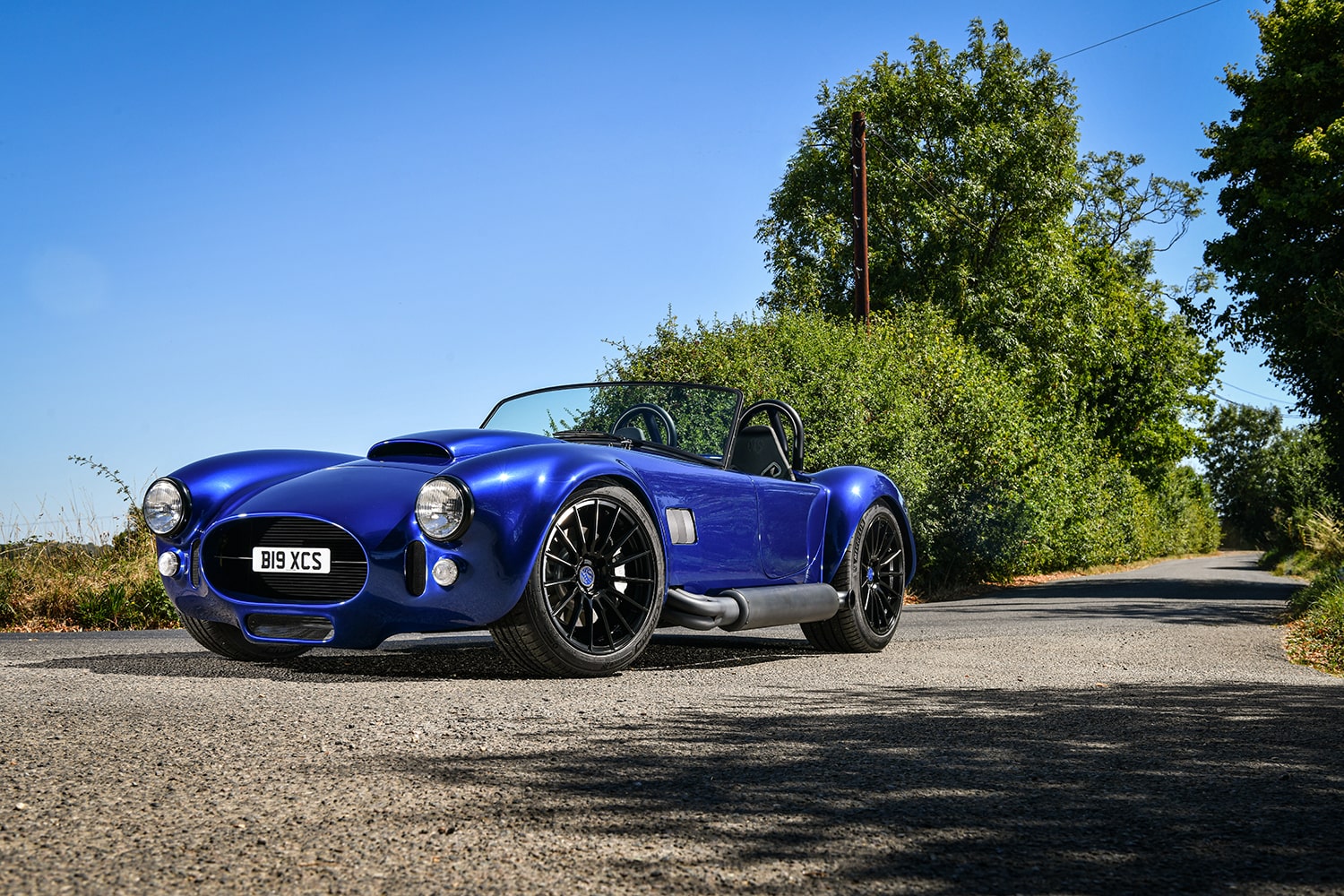 Cobra 427 — Garage Hotel — Iconic Cars